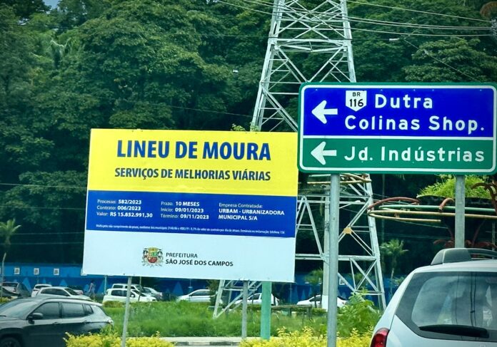 Divergência: Placa indica término da obra da Lineu de Moura no mês de ...